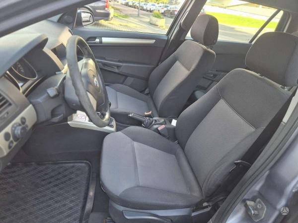 Opel Astra 2008 in Vilnius, with an engine capacity of 1.60 L and mileage of 190 thousand km for 1350 €, photo 7 on AUTOMOTO.COM.LV
