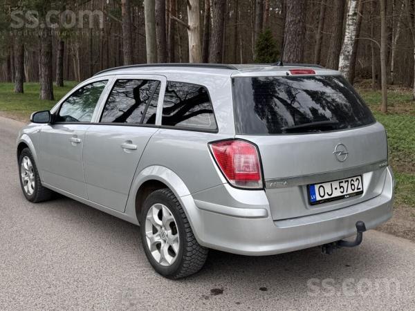 Opel Astra 2009 Rīga, ar dzinēja tilpumu 1.70 L un nobraukumu 253 tūkst. km par 2150 €, foto 4 vietnē AUTOMOTO.COM.LV