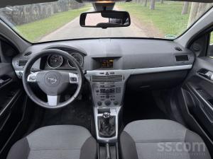 Opel Astra 2009 in Riga, with an engine capacity of 1.70 L and mileage of 253 thousand km for 2150 €, photo 11 on AUTOMOTO.COM.LV