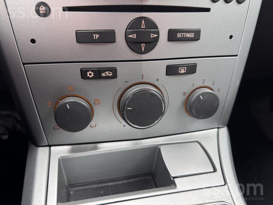 Opel Astra 2009 in Riga, with an engine capacity of 1.70 L and mileage of 253 thousand km for 2150 €, photo 17 on AUTOMOTO.COM.LV