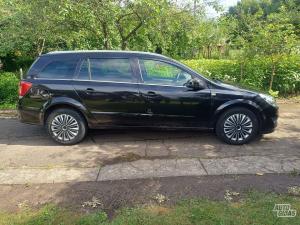 Opel Astra 2009 in Vilnius, with an engine capacity of 1.70 L and mileage of 216 thousand km for 950 €, photo 3 on AUTOMOTO.COM.LV