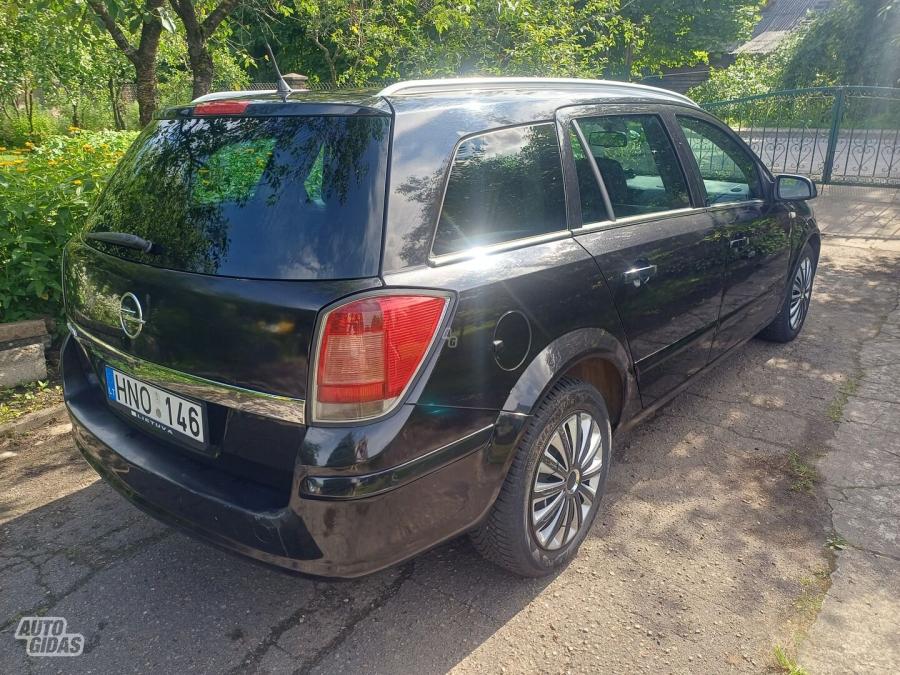 Opel Astra 2009 in Vilnius, with an engine capacity of 1.70 L and mileage of 216 thousand km for 950 €, photo 4 on AUTOMOTO.COM.LV