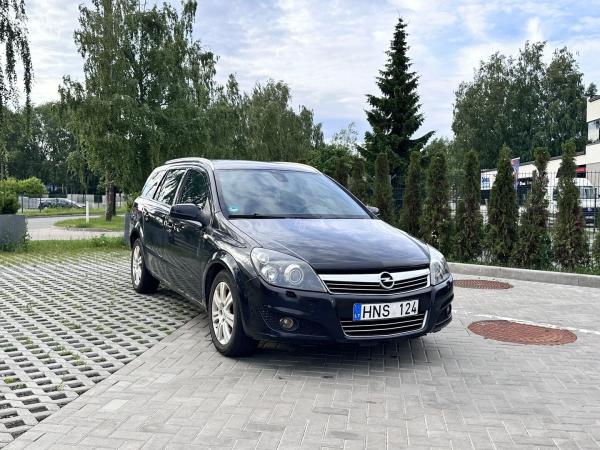 Opel Astra 2009 in Kaunas, with an engine capacity of 1.90 L and mileage of 278 thousand km for 1350 €, photo 1 on AUTOMOTO.COM.LV