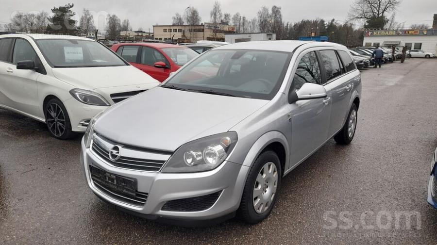 Opel Astra 2010 in Riga, with an engine capacity of 1.90 L and mileage of 169 thousand km for 3450 €, photo 3 on AUTOMOTO.COM.LV