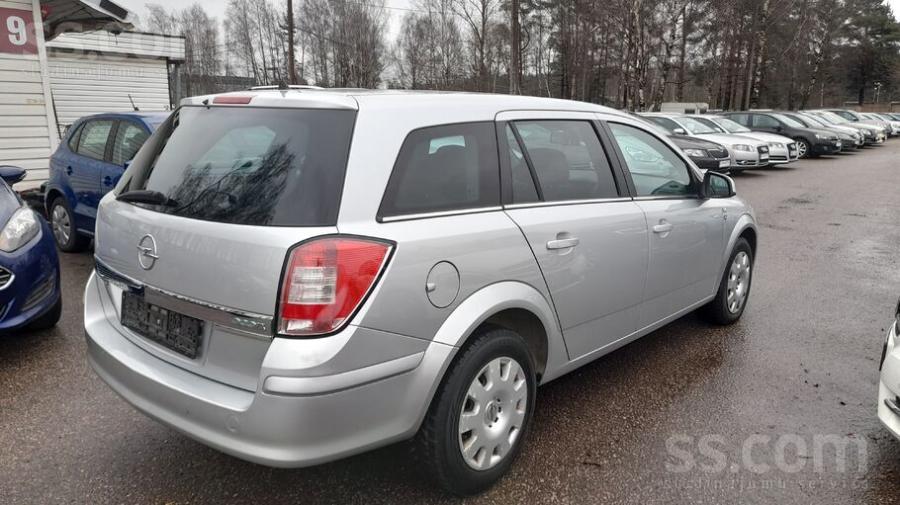 Opel Astra 2010 in Riga, with an engine capacity of 1.90 L and mileage of 169 thousand km for 3450 €, photo 8 on AUTOMOTO.COM.LV