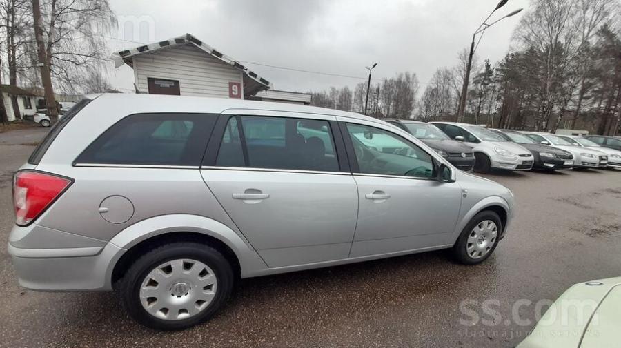 Opel Astra 2010 in Riga, with an engine capacity of 1.90 L and mileage of 169 thousand km for 3450 €, photo 10 on AUTOMOTO.COM.LV