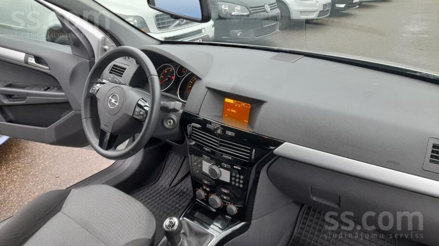 Opel Astra 2010 in Riga, with an engine capacity of 1.90 L and mileage of 169 thousand km for 3450 €, photo 25 on AUTOMOTO.COM.LV