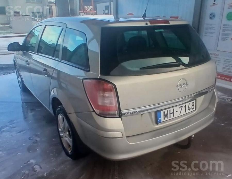 Opel Astra 2010 in Ogre, with an engine capacity of 1.70 L and mileage of 315 thousand km for 1400 €, photo 4 on AUTOMOTO.COM.LV