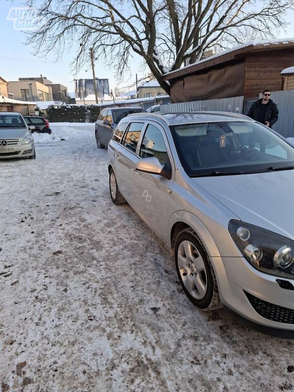 Opel Astra 2010 in Kaunas, with an engine capacity of 1.70 L and mileage of 200 thousand km for 2000 €, photo 3 on AUTOMOTO.COM.LV