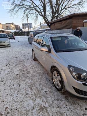 Opel Astra 2010 in Kaunas, with an engine capacity of 1.70 L and mileage of 200 thousand km for 2000 €, photo 3 on AUTOMOTO.COM.LV