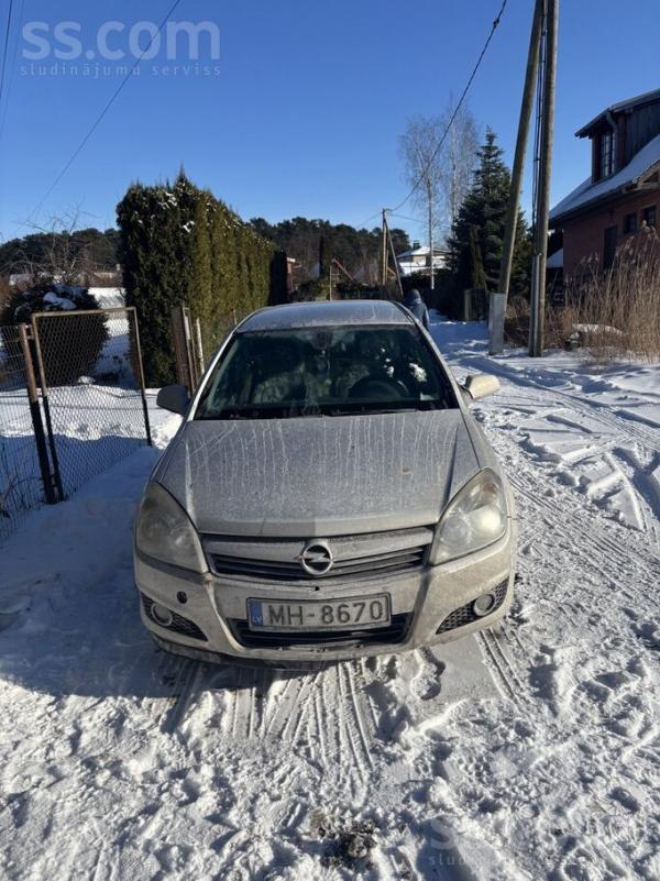 Opel Astra 2010 in Riga, with an engine capacity of 1.60 L and mileage of 476 thousand km for 1000 €, photo 1 on AUTOMOTO.COM.LV