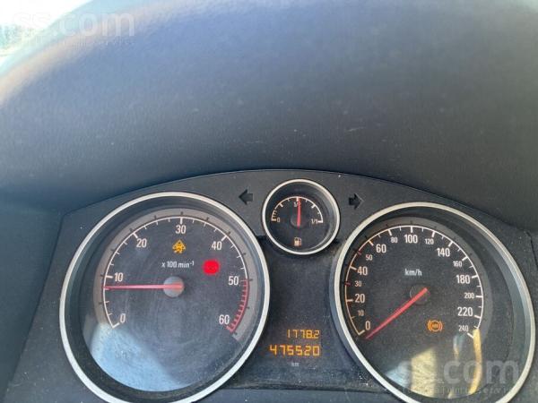 Opel Astra 2010 in Riga, with an engine capacity of 1.60 L and mileage of 476 thousand km for 1000 €, photo 3 on AUTOMOTO.COM.LV