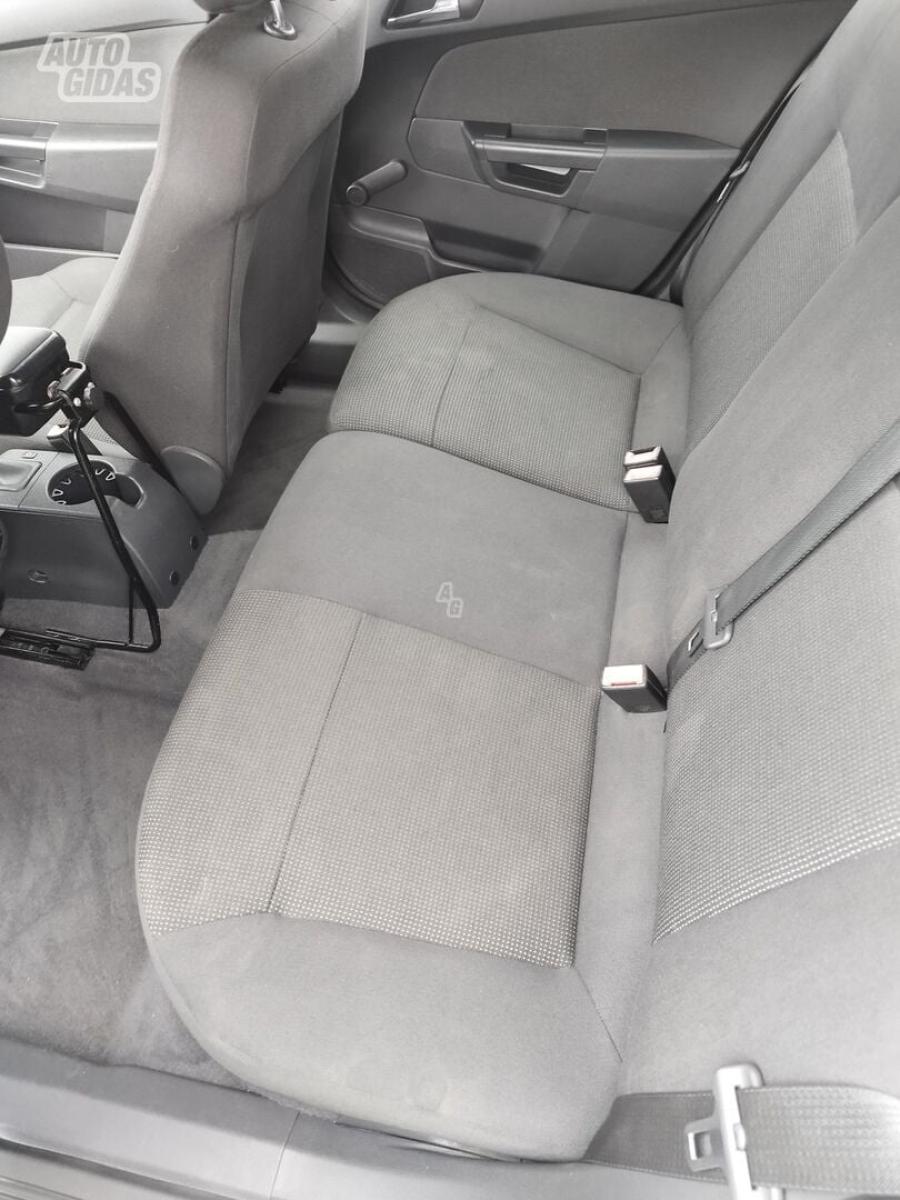 Opel Astra 2010 Mažeikiai, ar dzinēja tilpumu 1.60 L un nobraukumu 245 tūkst. km par 1300 €, foto 7 vietnē AUTOMOTO.COM.LV