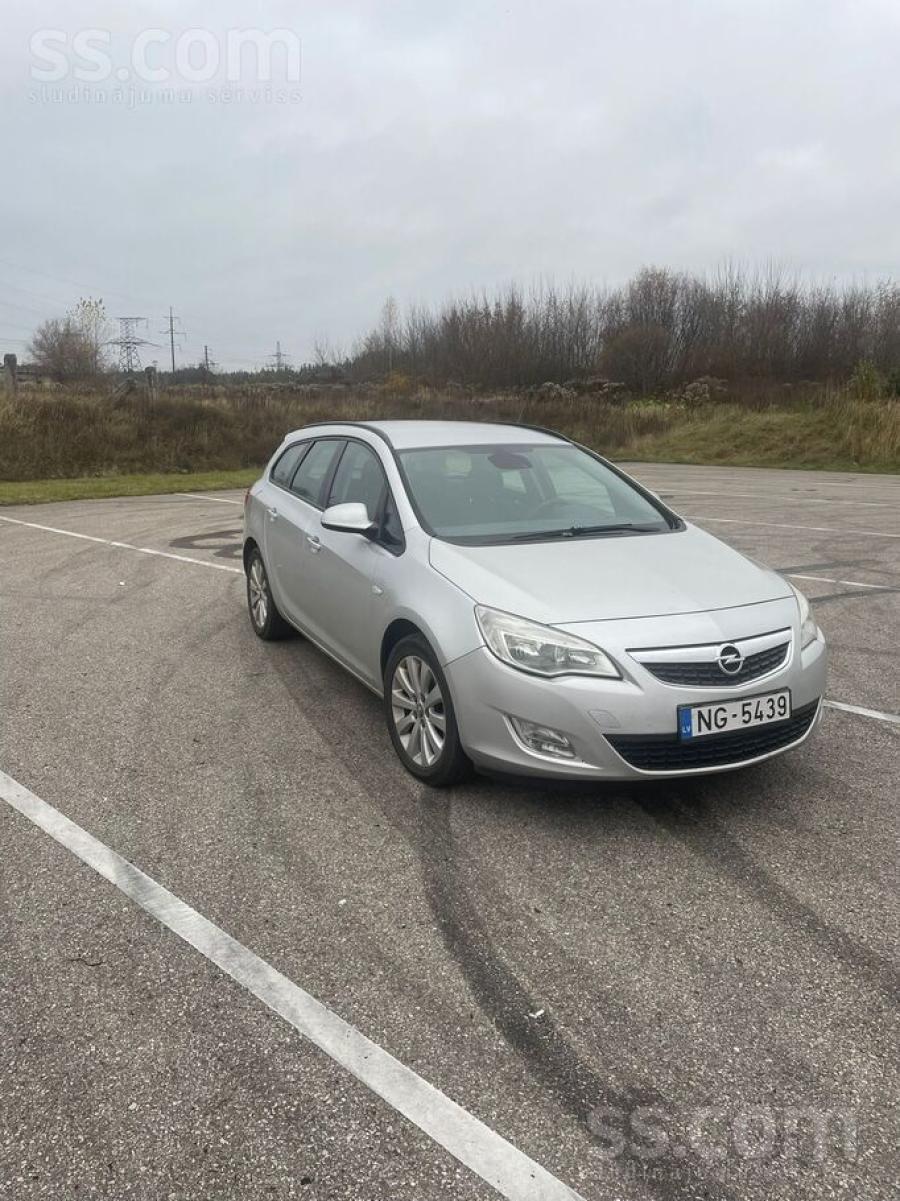 Opel Astra 2011 in Daugavpils, with an engine capacity of 1.70 L and mileage of 268 thousand km for 3650 €, photo 3 on AUTOMOTO.COM.LV