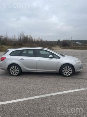 Opel Astra 2011 in Daugavpils, with an engine capacity of 1.70 L and mileage of 268 thousand km for 3650 €, photo 4 on AUTOMOTO.COM.LV