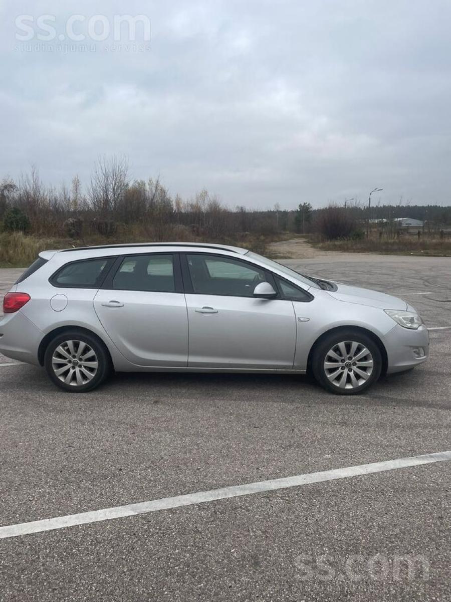 Opel Astra 2011 in Daugavpils, with an engine capacity of 1.70 L and mileage of 268 thousand km for 3650 €, photo 4 on AUTOMOTO.COM.LV