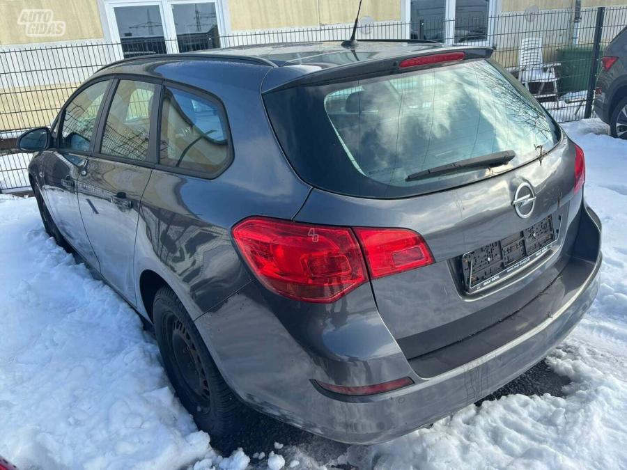 Opel Astra 2011 in Marijampole, with an engine capacity of 1.70 L and mileage of 200 thousand km for 1300 €, photo 4 on AUTOMOTO.COM.LV