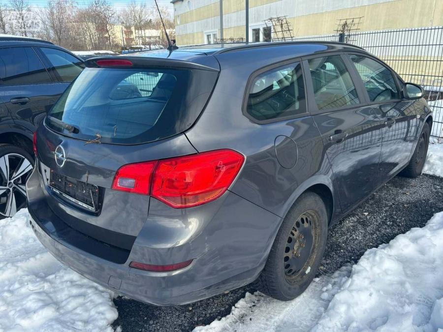 Opel Astra 2011 Marijampole, ar dzinēja tilpumu 1.70 L un nobraukumu 200 tūkst. km par 1250 €, foto 3 vietnē AUTOMOTO.COM.LV