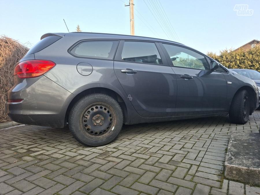 Opel Astra 2011 in Marijampole, with an engine capacity of 1.70 L and mileage of 300 thousand km for 1200 €, photo 2 on AUTOMOTO.COM.LV
