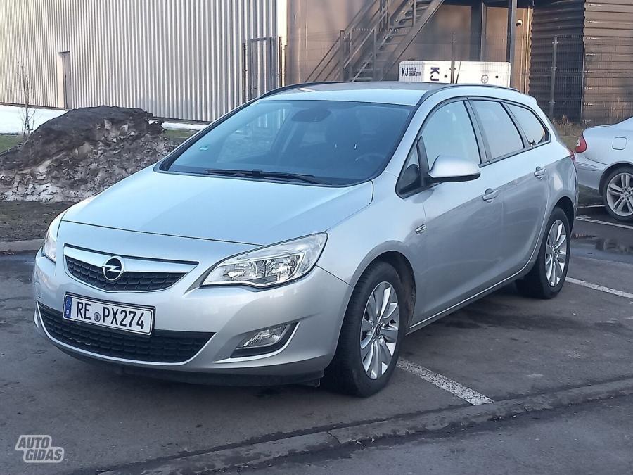 Opel Astra 2011 in Vilnius, with an engine capacity of 1.70 L and mileage of 246 thousand km for 2990 €, photo 1 on AUTOMOTO.COM.LV