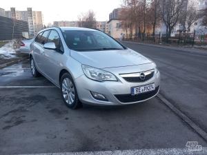 Opel Astra 2011 in Vilnius, with an engine capacity of 1.70 L and mileage of 246 thousand km for 2990 €, photo 2 on AUTOMOTO.COM.LV