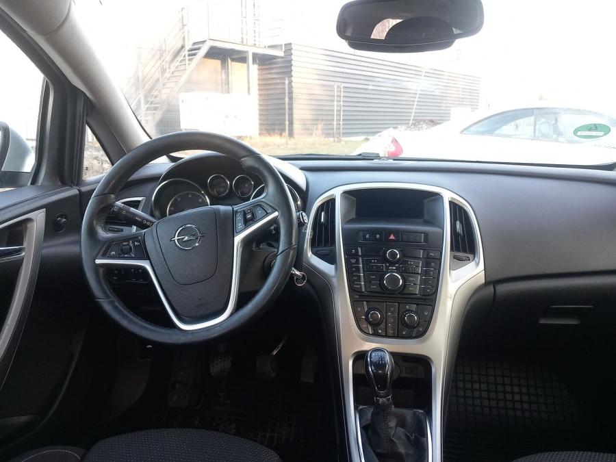 Opel Astra 2011 in Vilnius, with an engine capacity of 1.70 L and mileage of 246 thousand km for 2990 €, photo 8 on AUTOMOTO.COM.LV