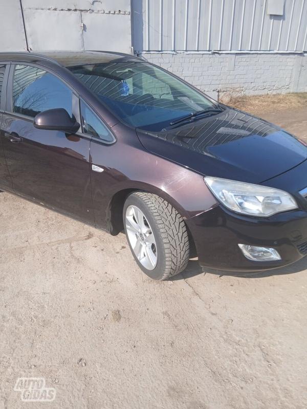 Opel Astra 2011 in Vilnius, with an engine capacity of 1.70 L and mileage of 256 thousand km for 2350 €, photo 1 on AUTOMOTO.COM.LV