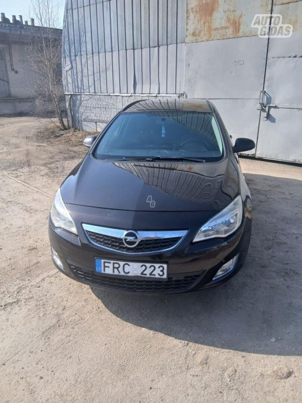 Opel Astra 2011 in Vilnius, with an engine capacity of 1.70 L and mileage of 256 thousand km for 2350 €, photo 2 on AUTOMOTO.COM.LV