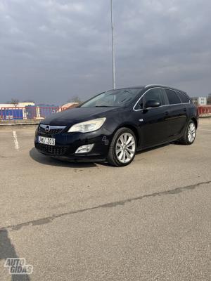 Opel Astra 2011 in Siauliai, with an engine capacity of 1.70 L and mileage of 237 thousand km for 3000 €, photo  on AUTOMOTO.COM.LV