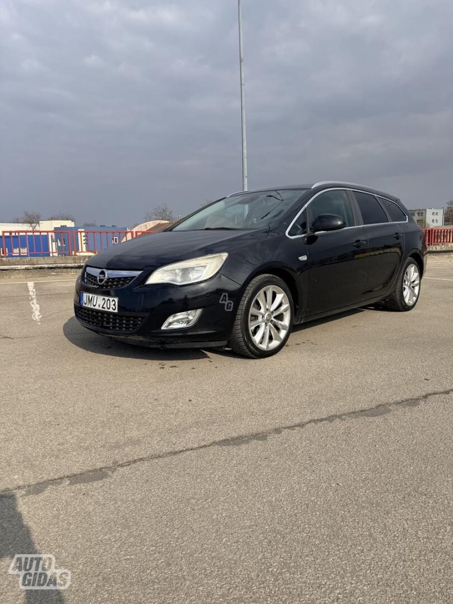 Opel Astra 2011 in Siauliai, with an engine capacity of 1.70 L and mileage of 237 thousand km for 3000 €, photo 1 on AUTOMOTO.COM.LV