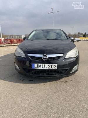 Opel Astra 2011 in Siauliai, with an engine capacity of 1.70 L and mileage of 237 thousand km for 3000 €, photo 2 on AUTOMOTO.COM.LV