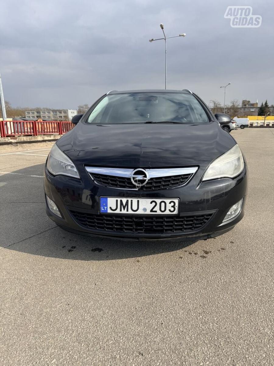 Opel Astra 2011 in Siauliai, with an engine capacity of 1.70 L and mileage of 237 thousand km for 3000 €, photo 2 on AUTOMOTO.COM.LV