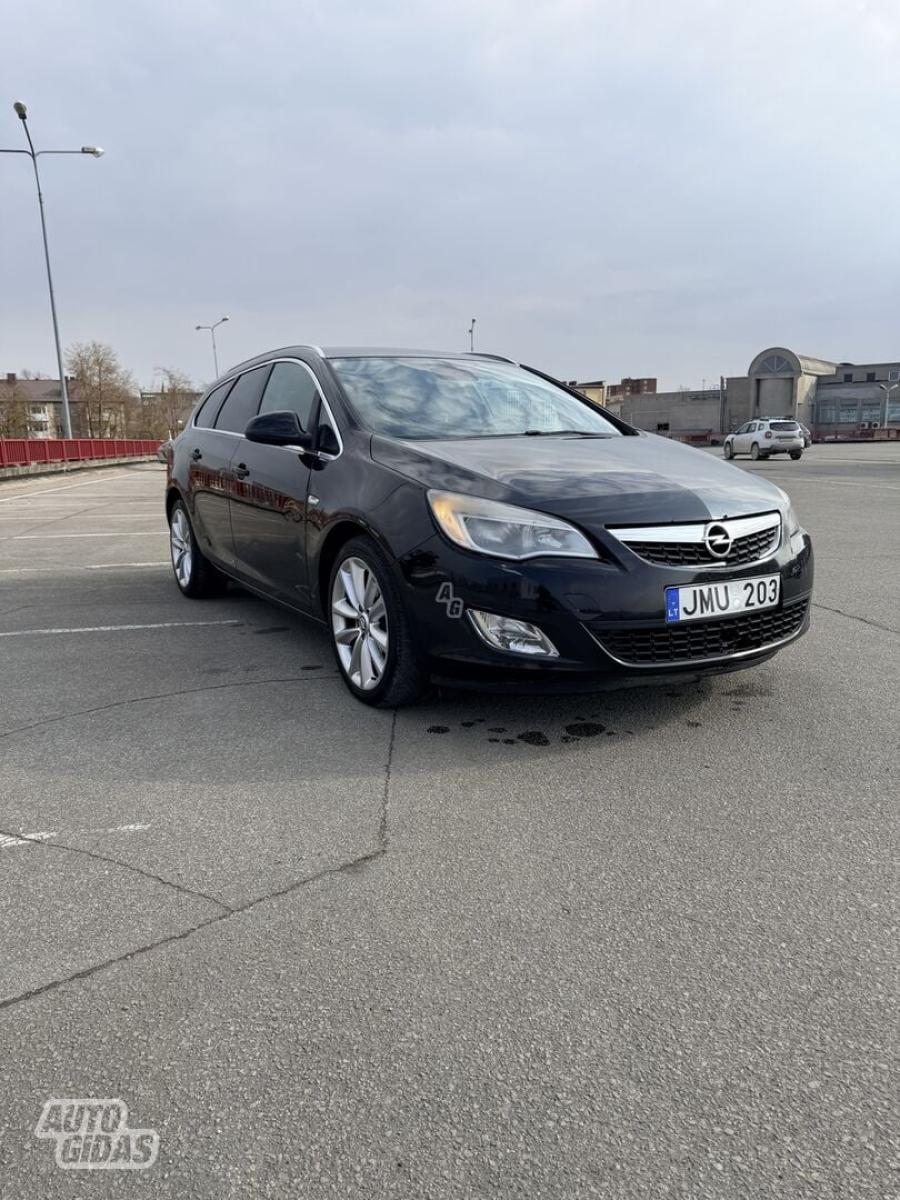 Opel Astra 2011 in Siauliai, with an engine capacity of 1.70 L and mileage of 237 thousand km for 3000 €, photo 3 on AUTOMOTO.COM.LV