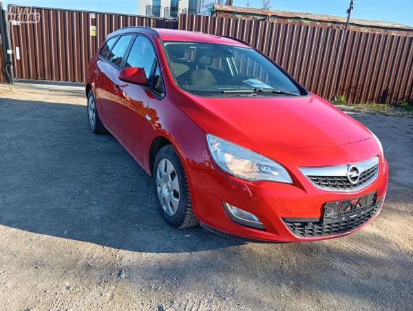 Opel Astra 2011 in Kretinga, with an engine capacity of 1.40 L and mileage of 260 thousand km for 3200 €, photo 2 on AUTOMOTO.COM.LV
