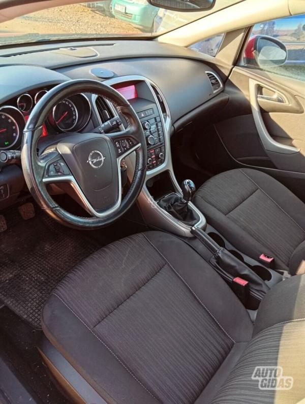 Opel Astra 2011 in Kretinga, with an engine capacity of 1.40 L and mileage of 260 thousand km for 3200 €, photo 5 on AUTOMOTO.COM.LV