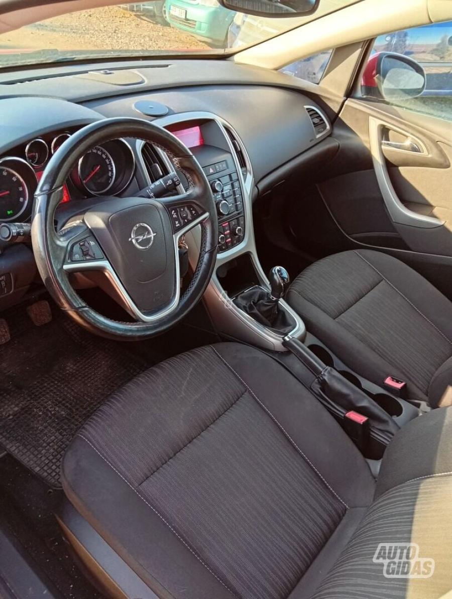 Opel Astra 2011 Kretinga, ar dzinēja tilpumu 1.40 L un nobraukumu 260 tūkst. km par 3200 €, foto 6 vietnē AUTOMOTO.COM.LV