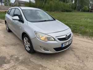 Opel Astra 2011 in Vilnius, with an engine capacity of 1.70 L and mileage of 272 thousand km for 1950 €, photo 3 on AUTOMOTO.COM.LV