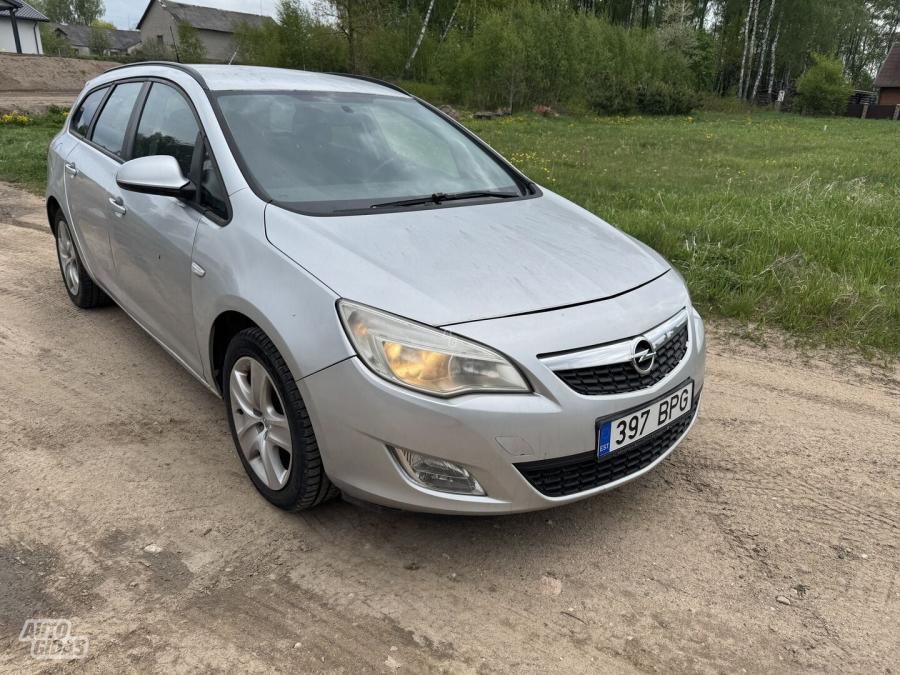 Opel Astra 2011 in Vilnius, with an engine capacity of 1.70 L and mileage of 272 thousand km for 1950 €, photo 3 on AUTOMOTO.COM.LV