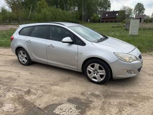 Opel Astra 2011 in Vilnius, with an engine capacity of 1.70 L and mileage of 272 thousand km for 1950 €, photo 4 on AUTOMOTO.COM.LV