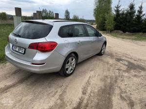 Opel Astra 2011 in Vilnius, with an engine capacity of 1.70 L and mileage of 272 thousand km for 1950 €, photo 6 on AUTOMOTO.COM.LV