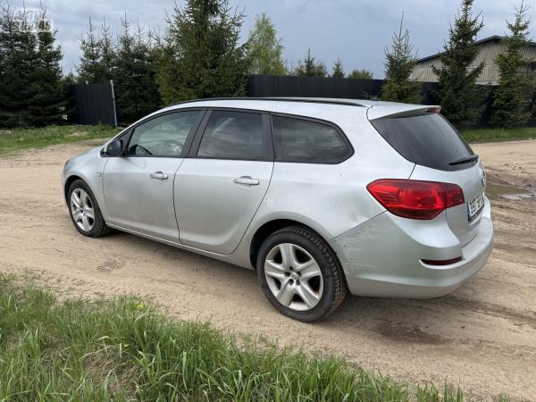 Opel Astra 2011 in Vilnius, with an engine capacity of 1.70 L and mileage of 272 thousand km for 1950 €, photo 6 on AUTOMOTO.COM.LV