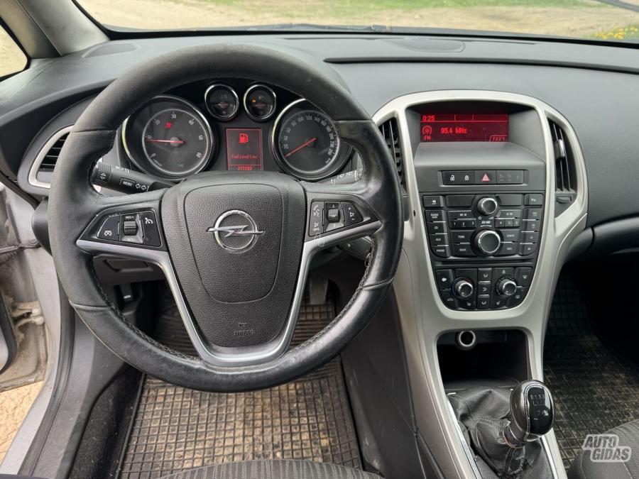 Opel Astra 2011 in Vilnius, with an engine capacity of 1.70 L and mileage of 272 thousand km for 1950 €, photo 9 on AUTOMOTO.COM.LV