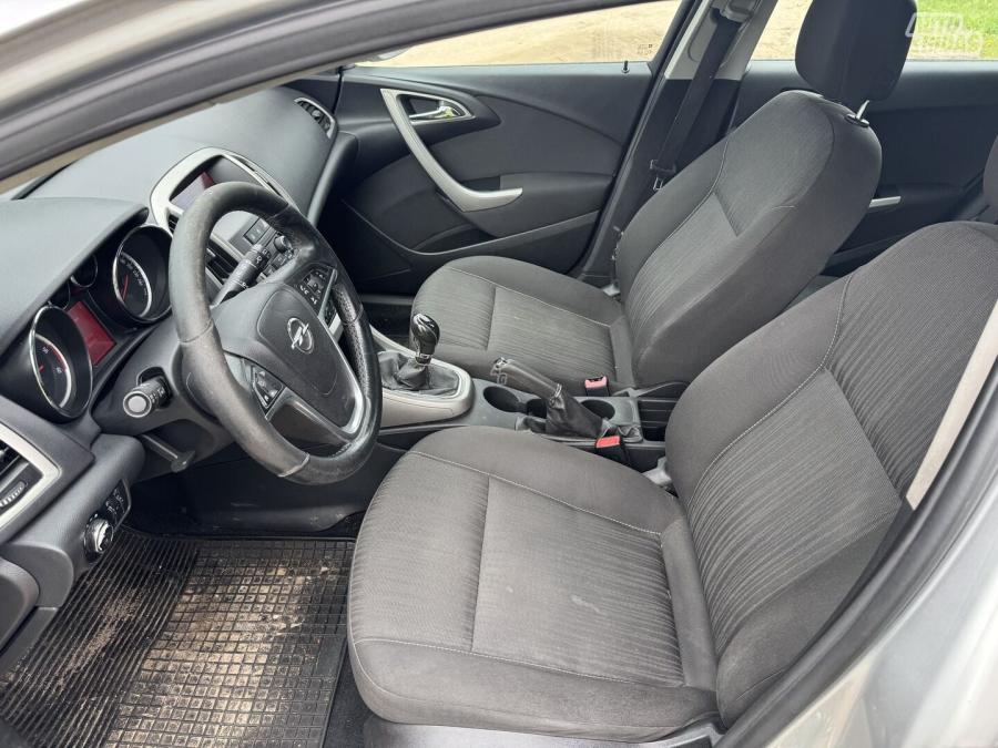 Opel Astra 2011 in Vilnius, with an engine capacity of 1.70 L and mileage of 272 thousand km for 1950 €, photo 11 on AUTOMOTO.COM.LV
