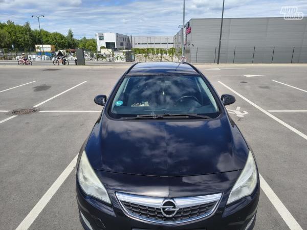Opel Astra 2011 in Kaunas, with an engine capacity of 1.70 L and mileage of 286 thousand km for 1500 €, photo 1 on AUTOMOTO.COM.LV