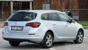 Opel Astra 2011 in Valmiera, with an engine capacity of 1.70 L and mileage of 270 thousand km for 2450 €, photo 4 on AUTOMOTO.COM.LV