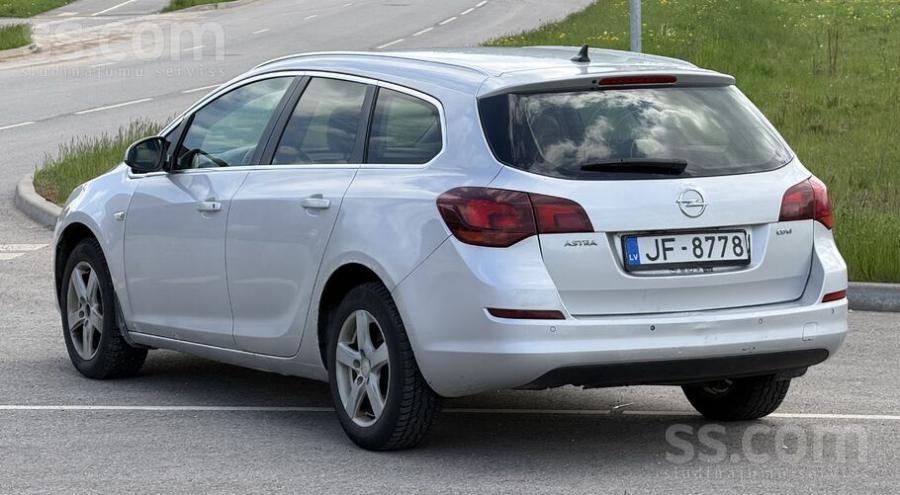 Opel Astra 2011 in Valmiera, with an engine capacity of 1.70 L and mileage of 270 thousand km for 2450 €, photo 5 on AUTOMOTO.COM.LV
