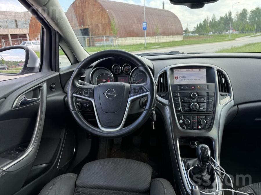 Opel Astra 2011 in Valmiera, with an engine capacity of 1.70 L and mileage of 270 thousand km for 2450 €, photo 6 on AUTOMOTO.COM.LV