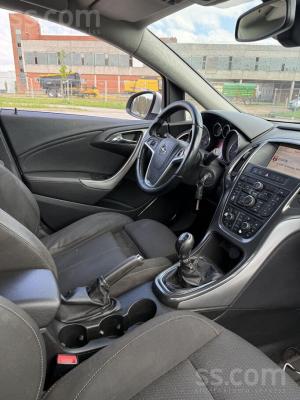 Opel Astra 2011 in Valmiera, with an engine capacity of 1.70 L and mileage of 270 thousand km for 2450 €, photo 7 on AUTOMOTO.COM.LV