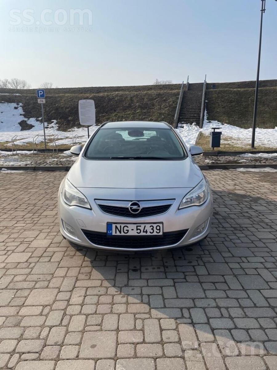 Opel Astra 2011 Daugavpils, ar dzinēja tilpumu 1.70 L un nobraukumu 268 tūkst. km par 3550 €, foto 3 vietnē AUTOMOTO.COM.LV