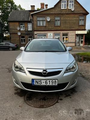 Opel Astra 2011 in Jelgava, with an engine capacity of 1.70 L and mileage of 218 thousand km for 3500 €, photo  on AUTOMOTO.COM.LV